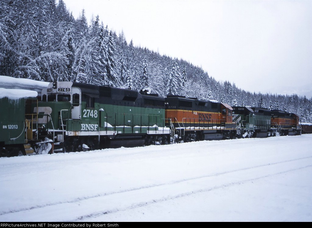 BNSF 2748
